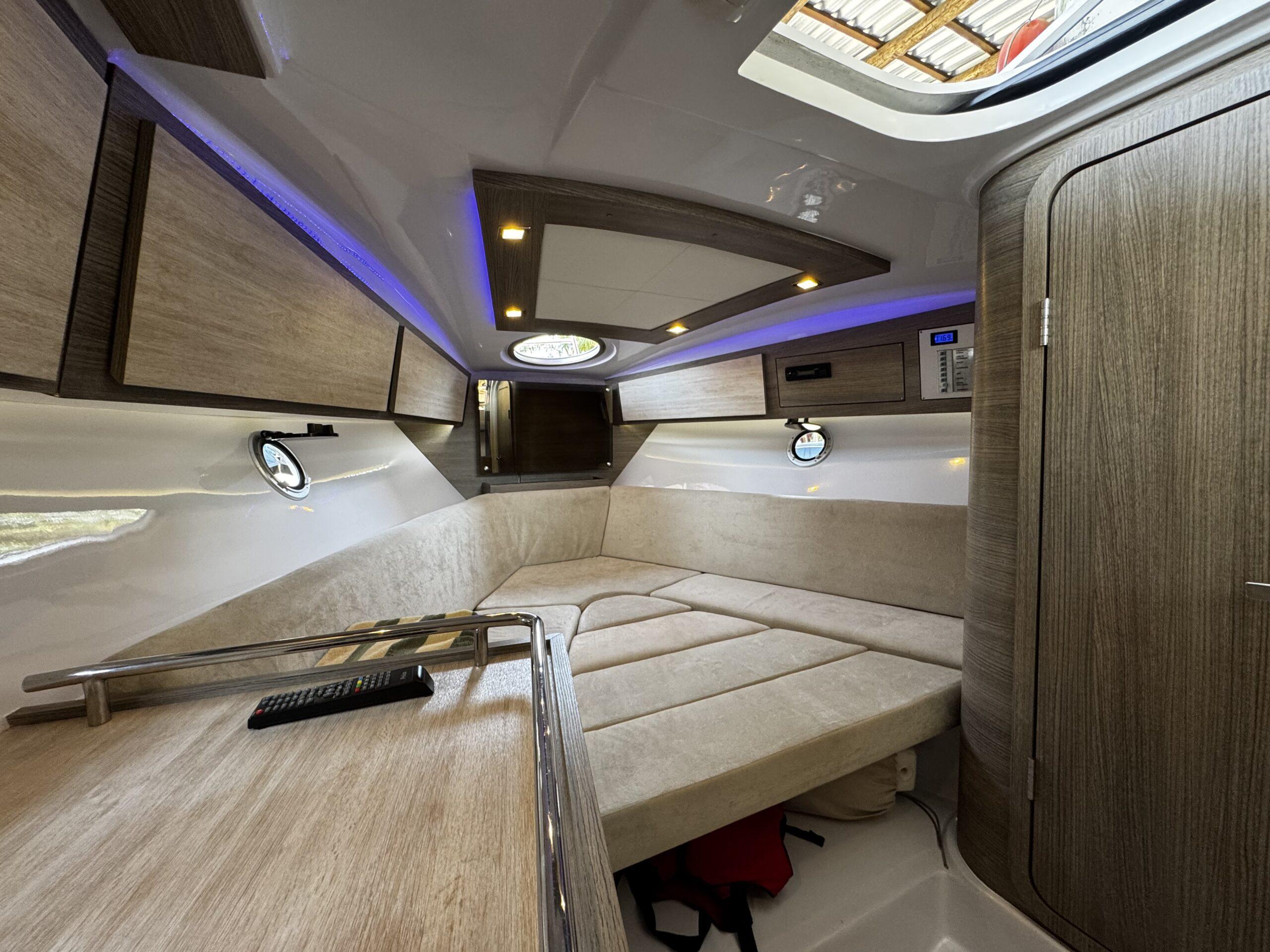 Lancer 300 , com mercruiser ZERO – Web Barcos